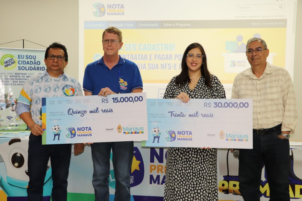 Nota Premiada Manaus entrega cheques simbólicos